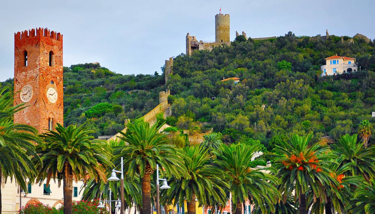 Tra le torri di Noli, il borgo ligure tra i più belli d’Italia