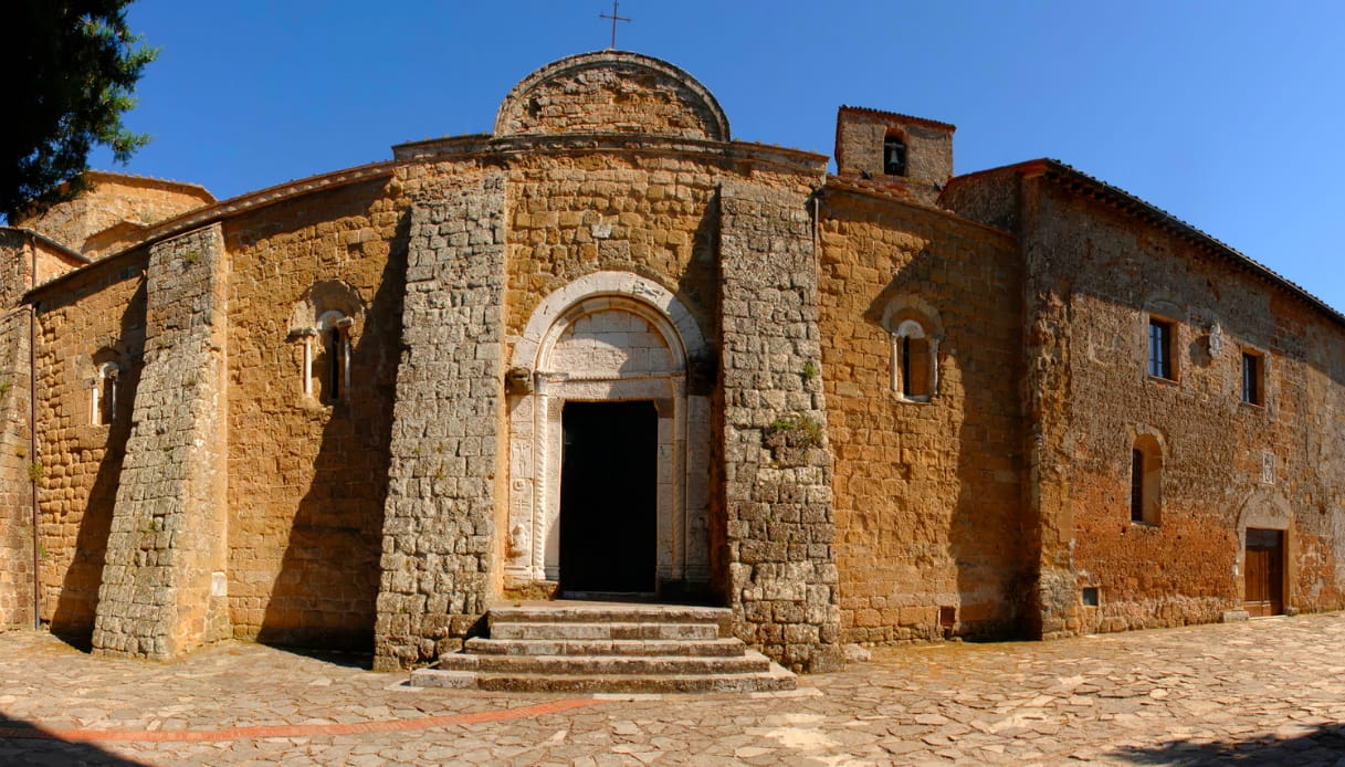 Sovana, il borgo toscano che sembra fermo al Medioevo: cosa vedere