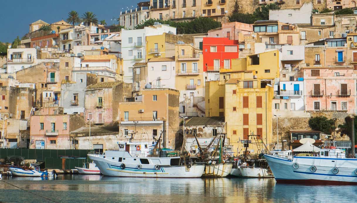 Sciacca, il coloratissimo borgo marinaro che piace alle celebrity ...
