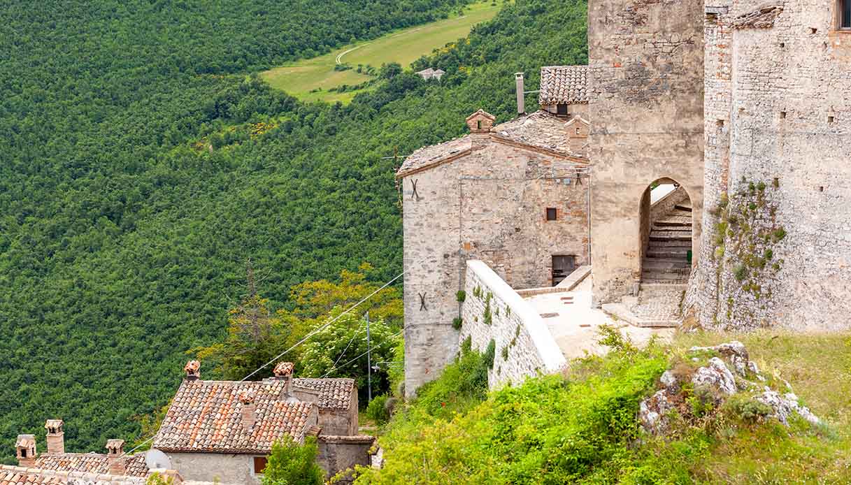 Elcito (MC): come arrivare, cosa vedere, escursioni nei dintorni