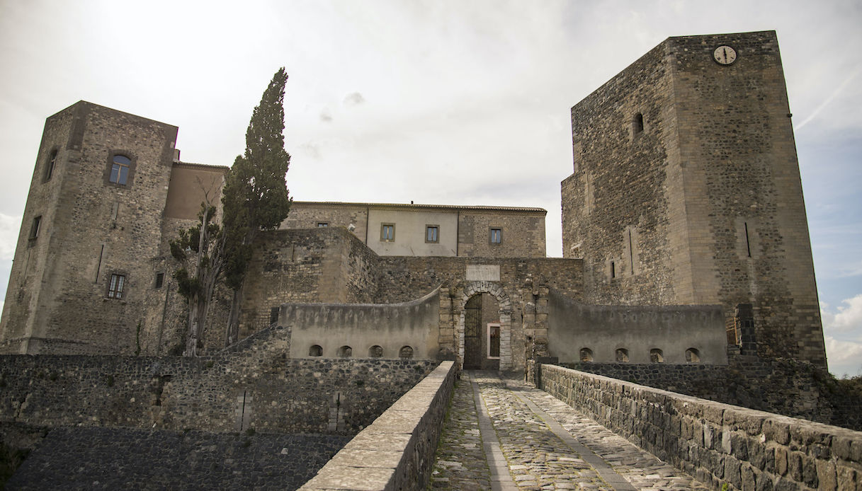 Melfi, il borgo circondato dalle mura normanne