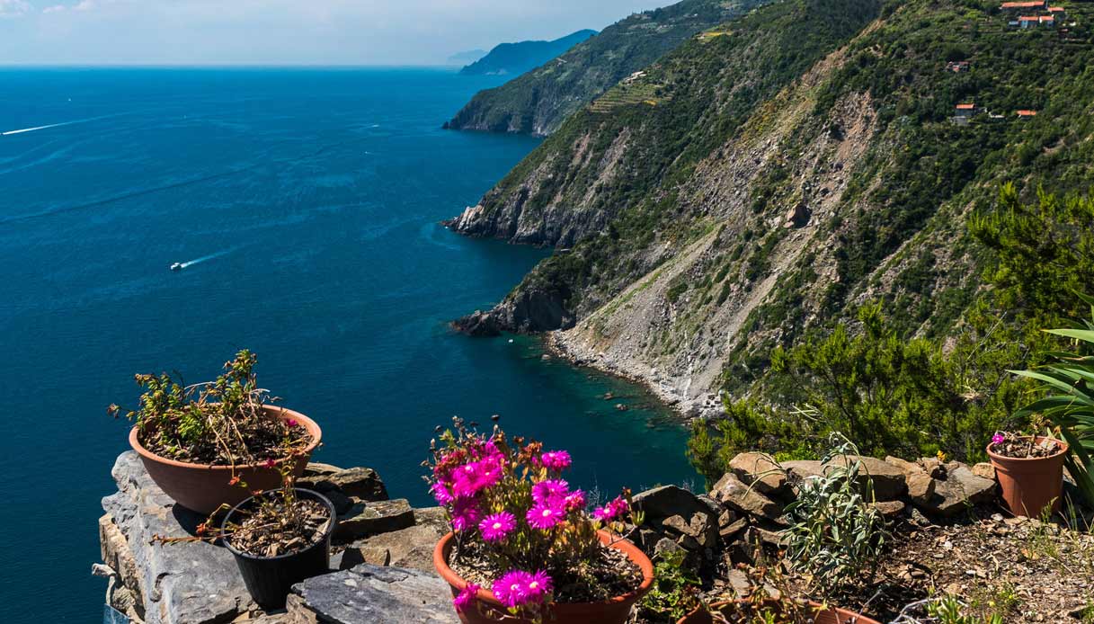 Il borgo ligure di Monesteroli raggiungibile solo da un’antica scalinata