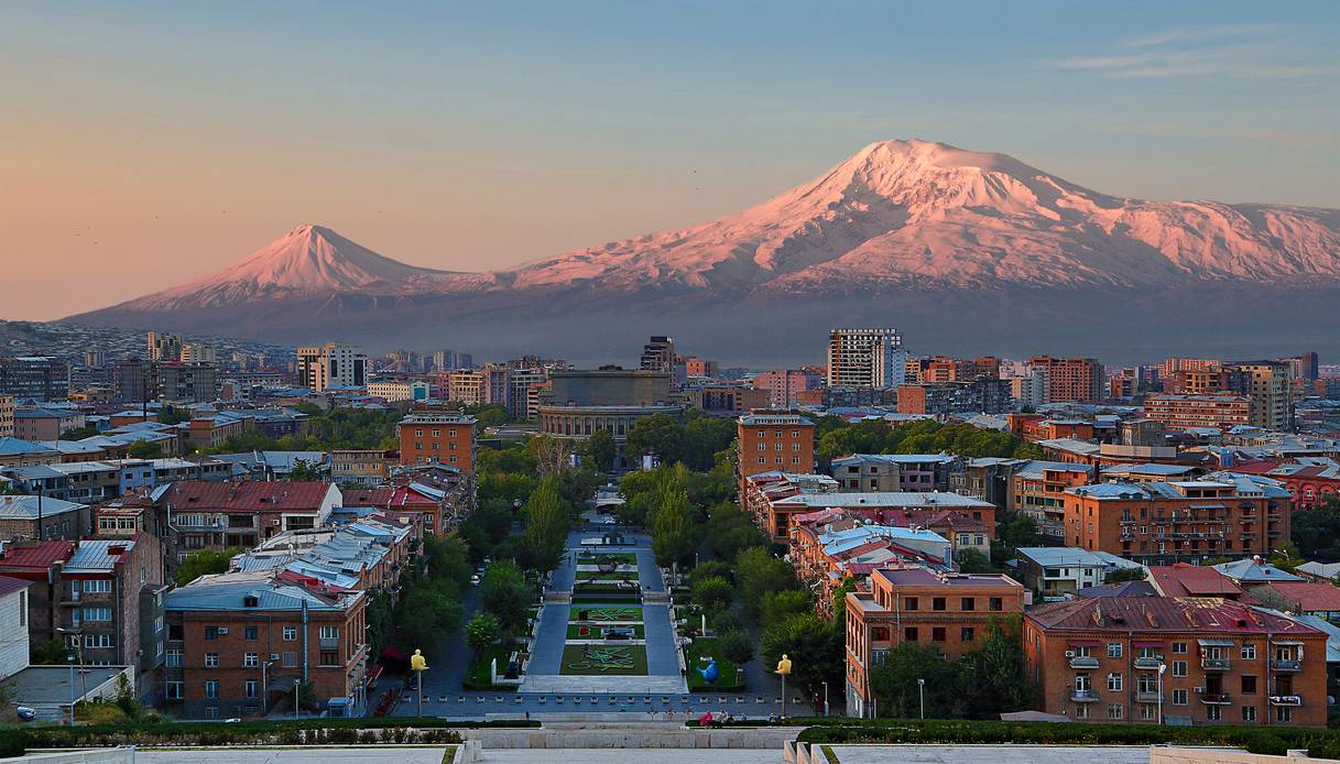 Erevan è la Città Rosa dell'Armenia, nata dalla roccia del vulcano