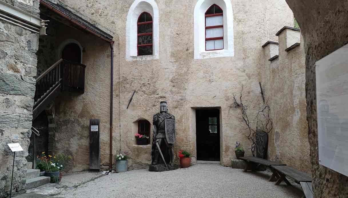 Il Castello di Monguelfo in Val Casies è un piccolo gioiello medievale