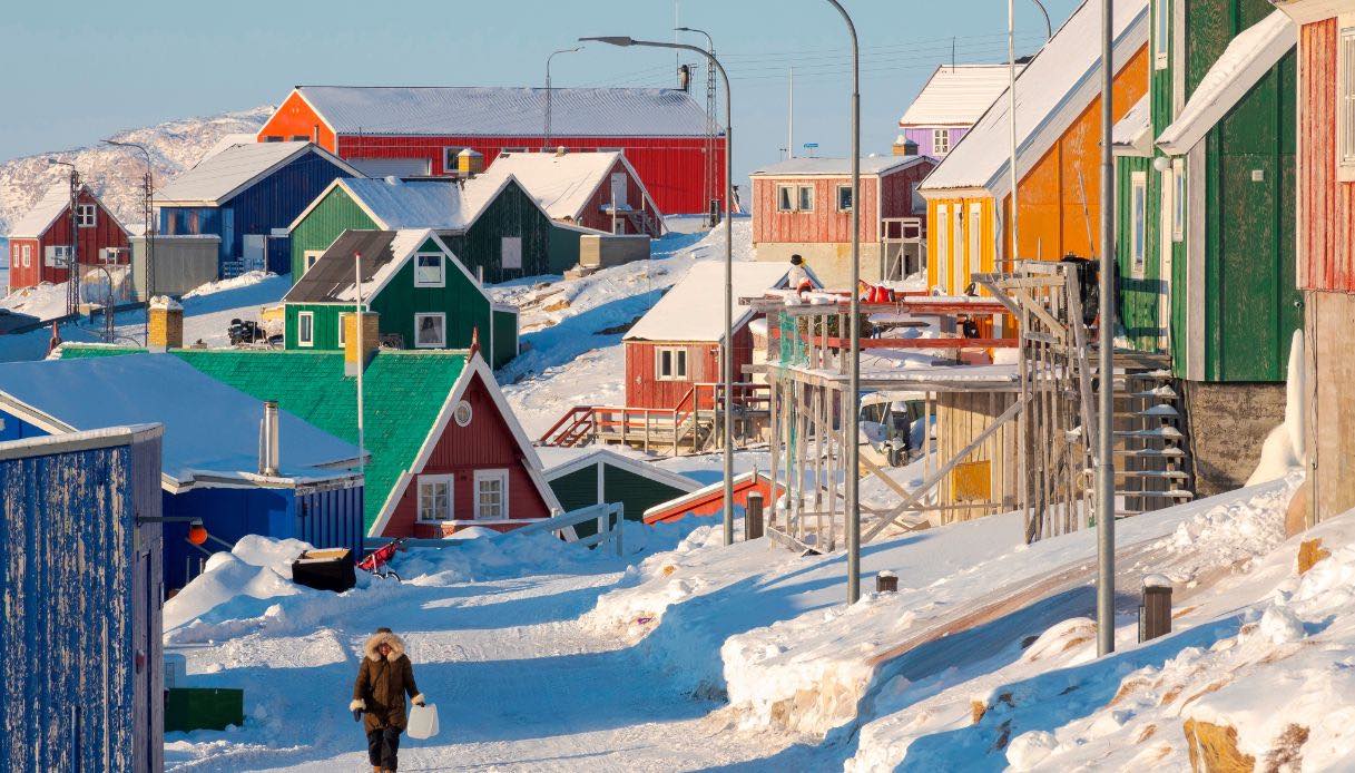 In questo remoto villaggio ogni casa ha un colore diverso. Ecco perché