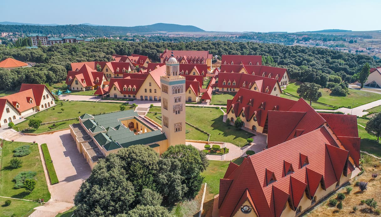 Alla scoperta di Ifrane, la città marocchina dove si scia