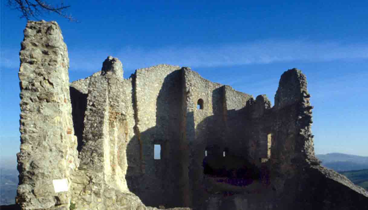 Scoperto in un bosco emiliano il castello preferito di Matilde di Canossa