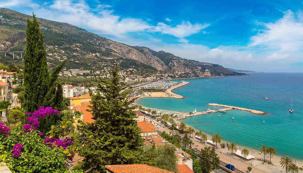 La strada dei limoni a Mentone, un itinerario tra colori e profumi