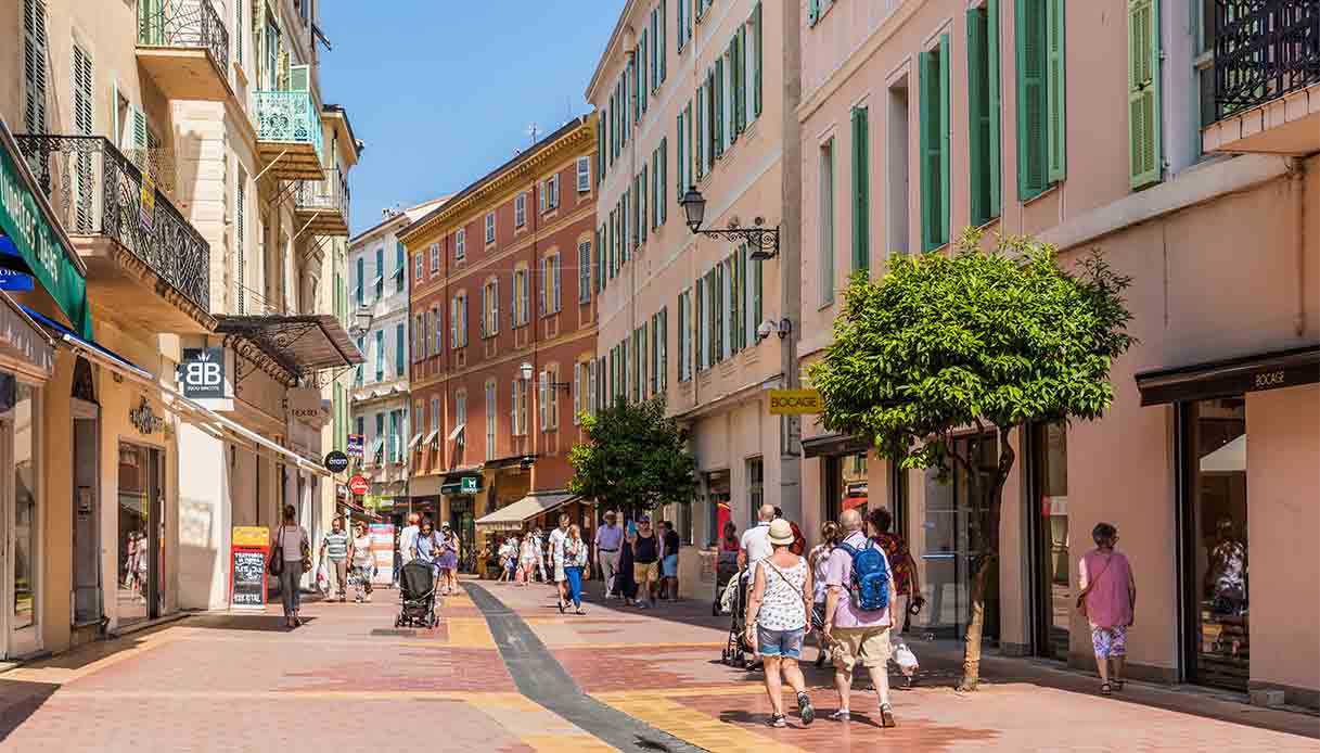 La strada dei limoni a Mentone, un itinerario tra colori e profumi
