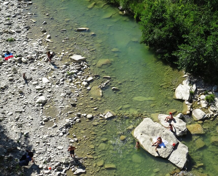 Emilia Romagna: Castel del Rio fra fiume Santerno e grande architettura