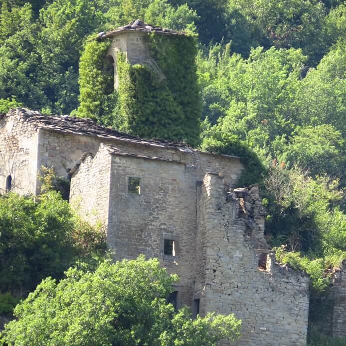 Emilia Romagna: Castel del Rio fra fiume Santerno e grande architettura