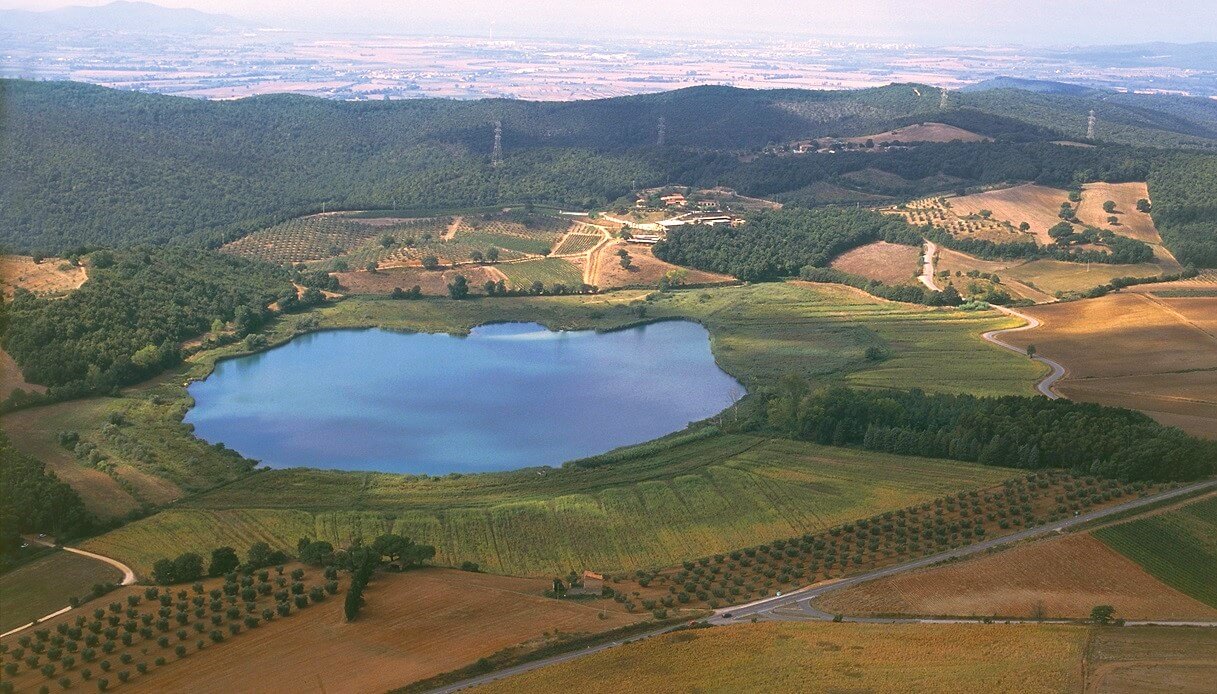 Toscana, relax tra natura e antiche leggende al Lago dell'Accesa