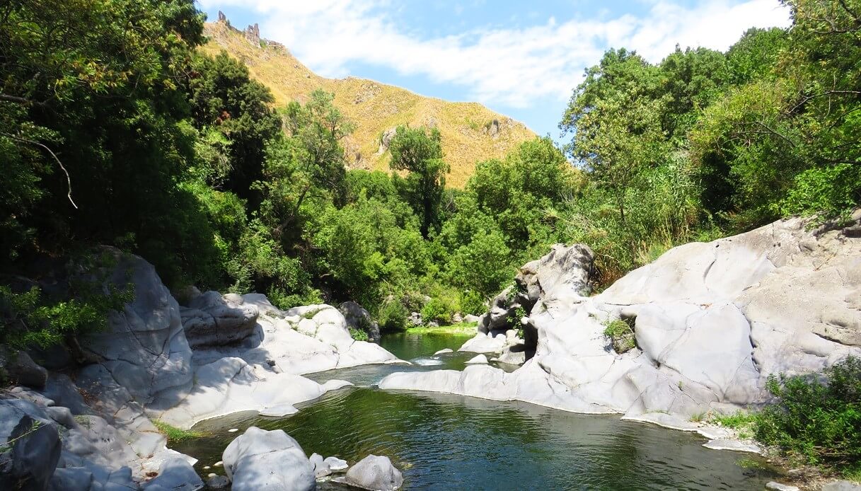 Sicilia: le splendide Gurne dell'Alcantara, un paradiso d'acqua dolce
