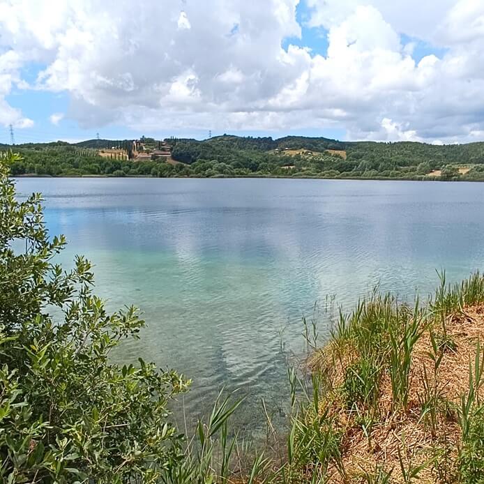 Toscana, relax tra natura e antiche leggende al Lago dell'Accesa