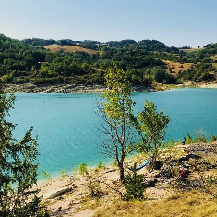 Marche: alla scoperta del Lago di Fiastra, gemma dei Monti Sibillini