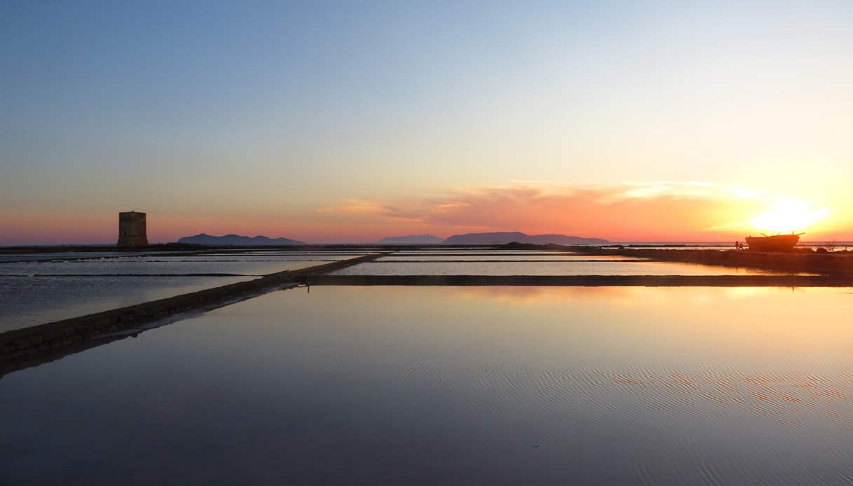 Sicilia: l'oro bianco delle splendide Saline di Trapani