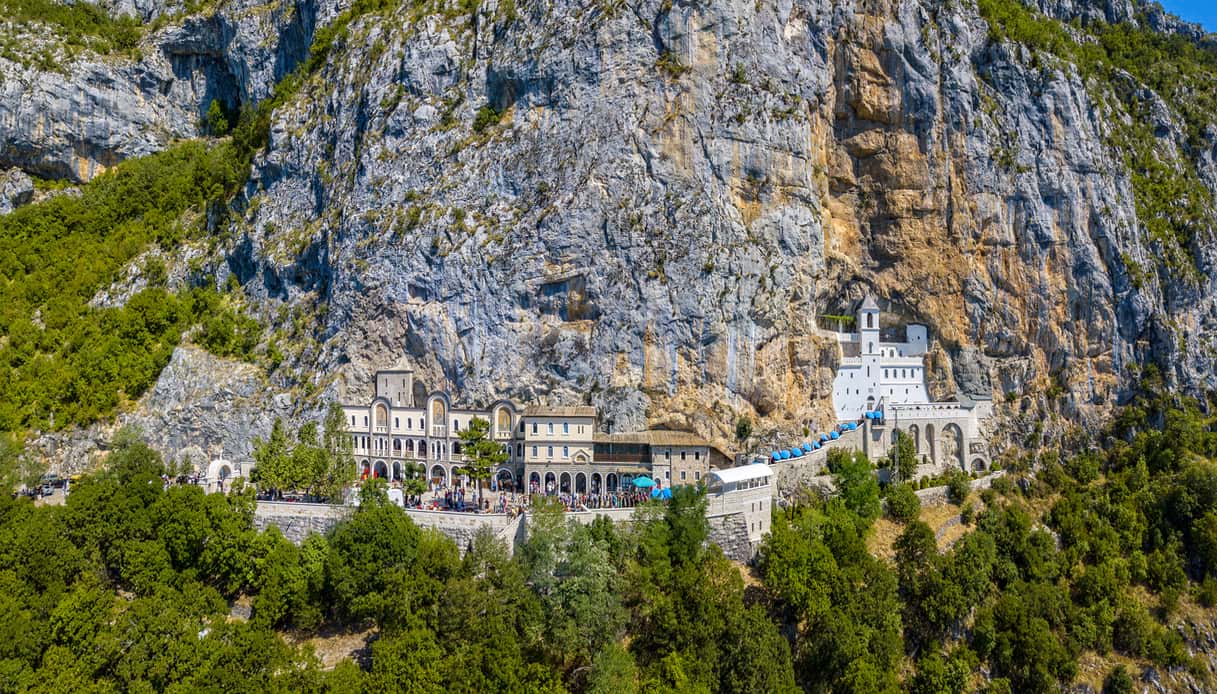Monastero di Ostrog, cosa vedere e cosa fare