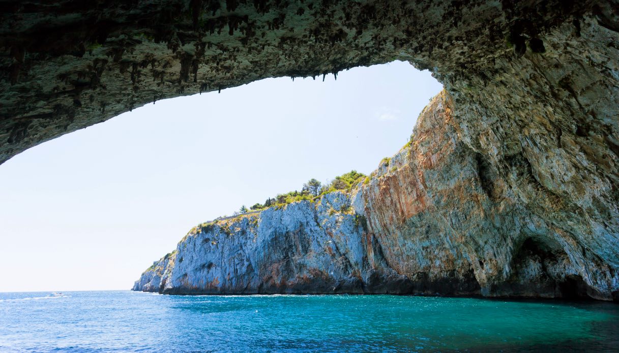 Castro Marina, la perla del Salento tra mare e grotte suggestive