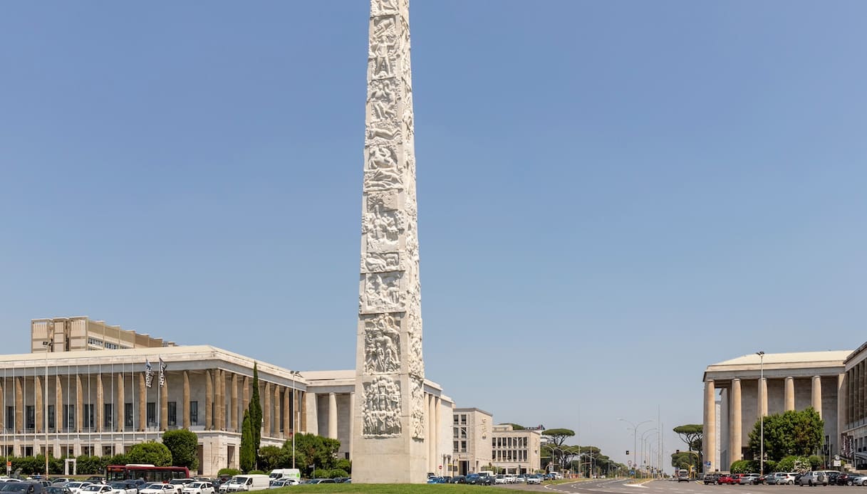 Roma: l'EUR e i suoi edifici, tra giardini e Musei