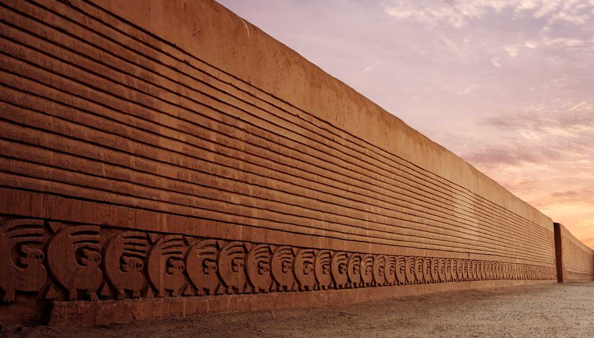 Chan Chan, l'antica città di fango del Perù piena di misteri