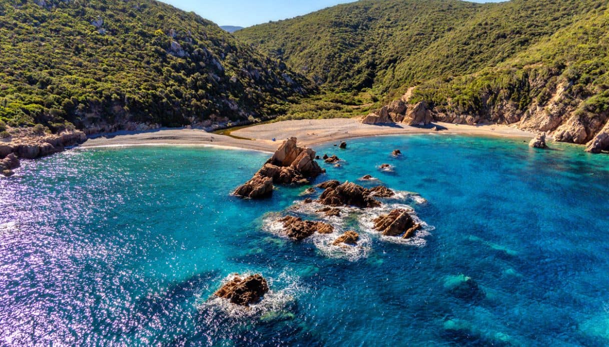 La magia intatta di Cala Tinnari, perla della Gallura