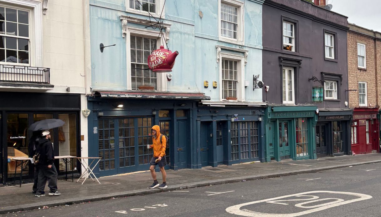 Vernice nera sulle case a Notting Hill, ecco la motivazione