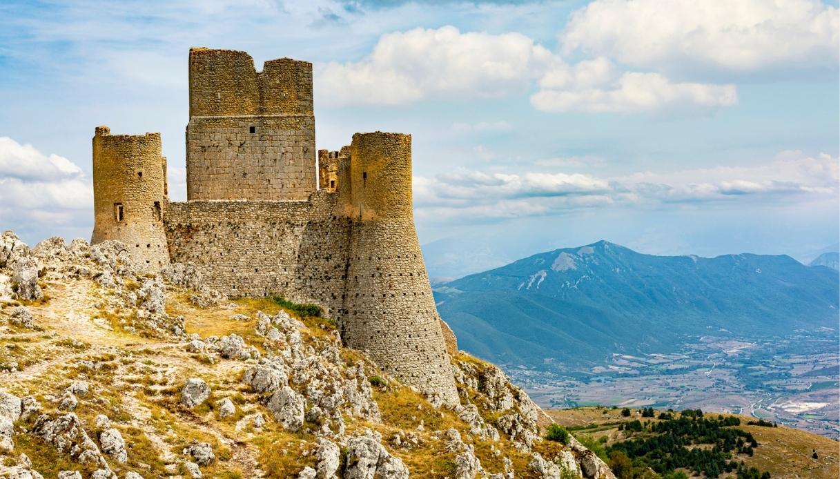 Rocca Calascio, il borgo abruzzese da Hollywood rinasce