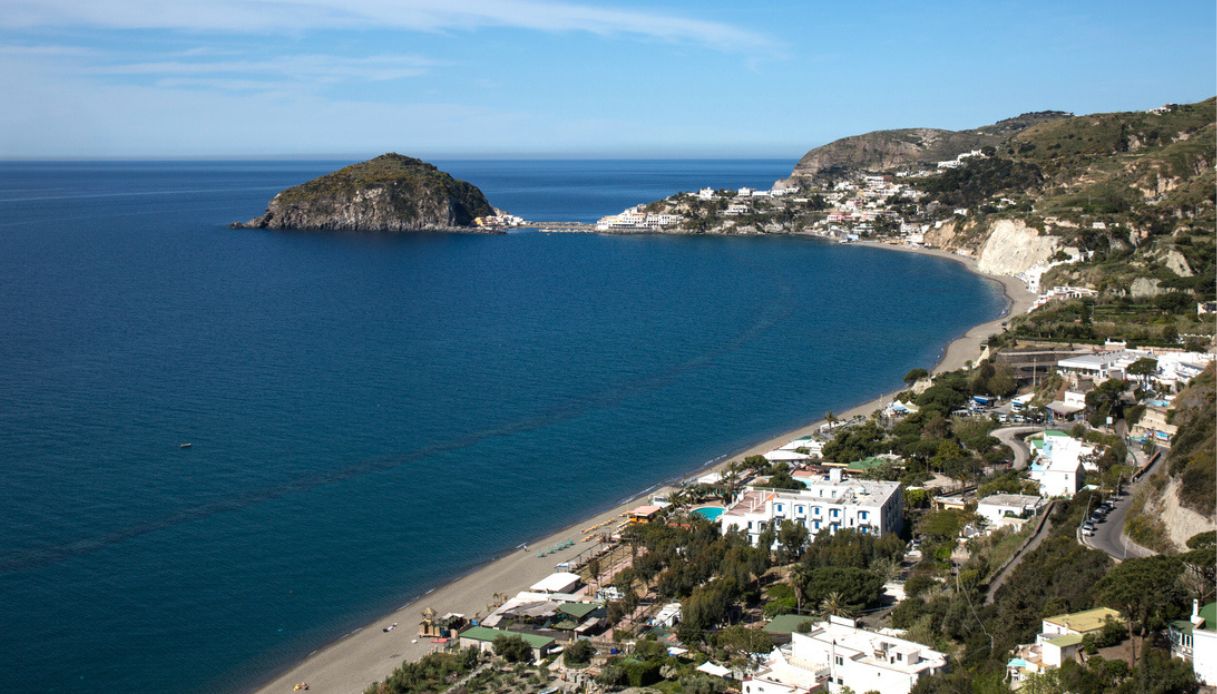 La Spiaggia dei Maronti di Ischia, come arrivare e cosa fare