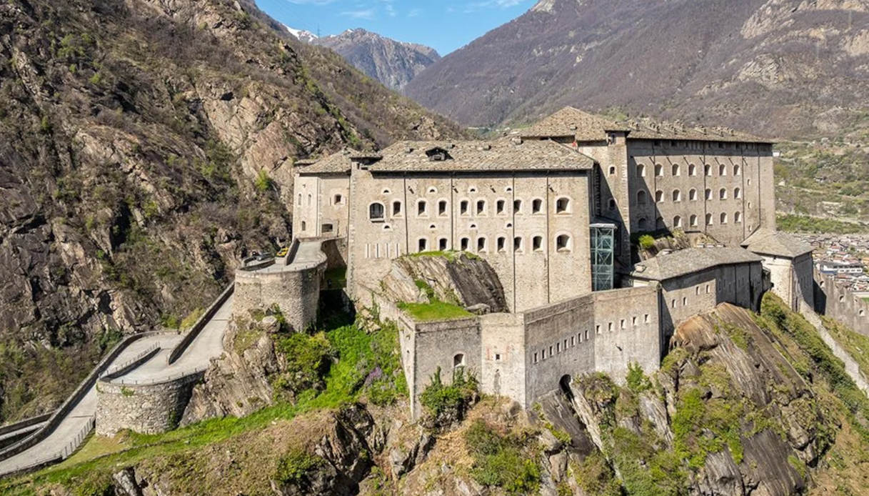 Dormire al Forte di Bard: un'esperienza di viaggio totale tra gli spazi ...